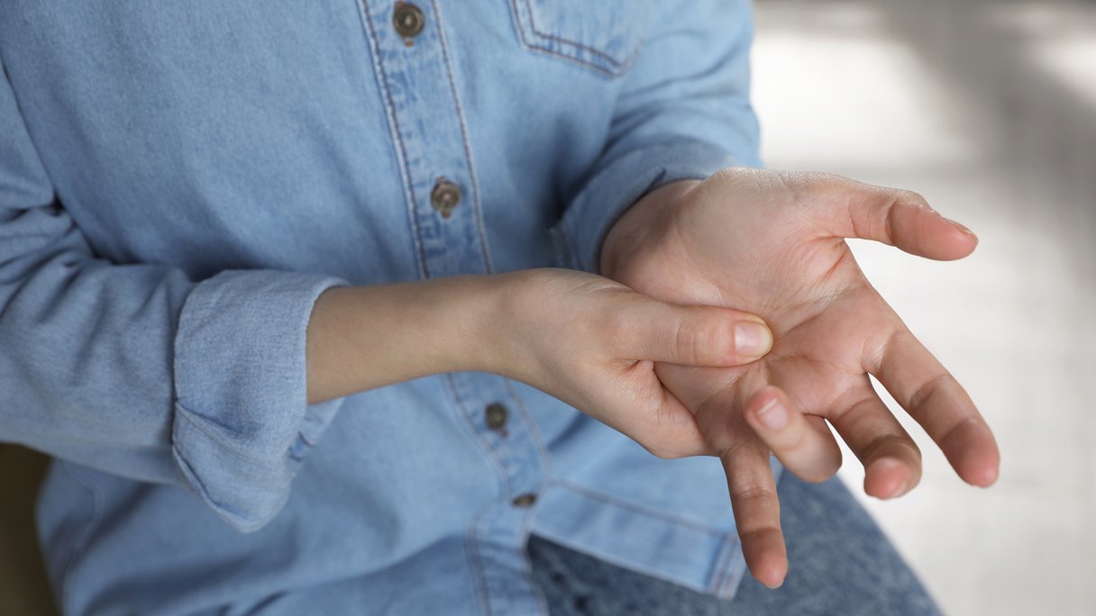 Ik heb een kromme vinger. Wat is hier aan te doen? | Gezondheidsnet