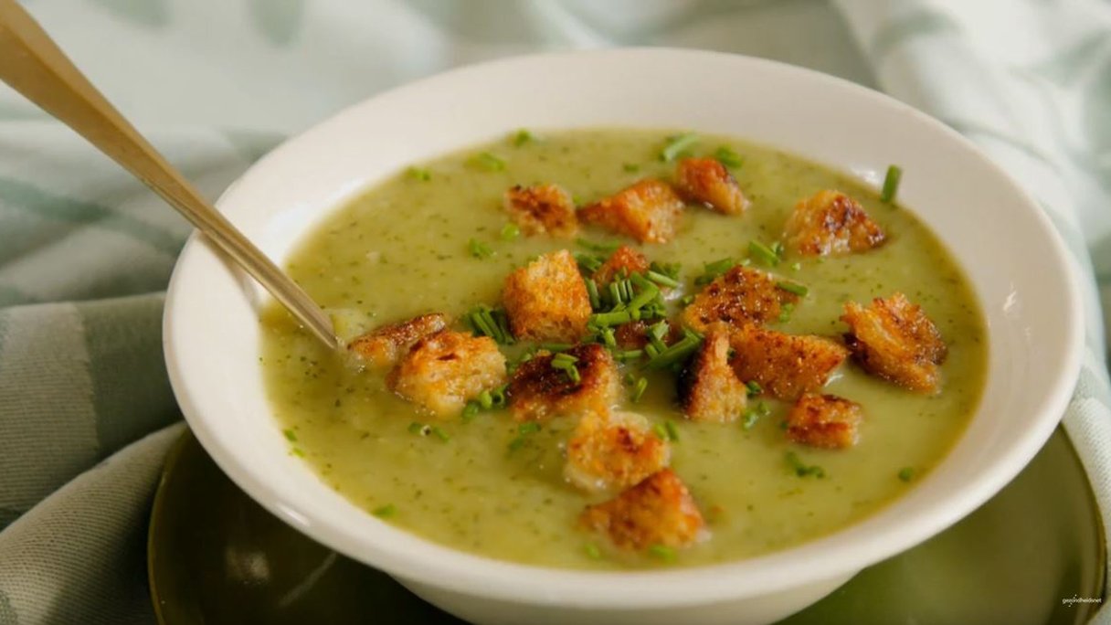 Hoe maak je courgettesoep met knoflookcroutons? | Gezondheidsnet