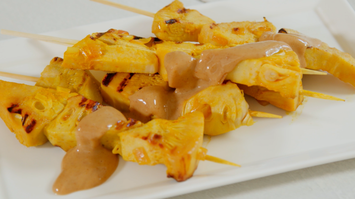 Video: Zo maak je vegetarische saté van jackfruit | Gezondheidsnet