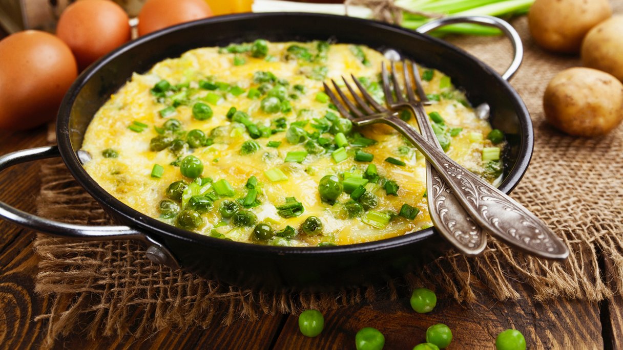Pittige omelet met doperwtjes en prei | Gezondheidsnet