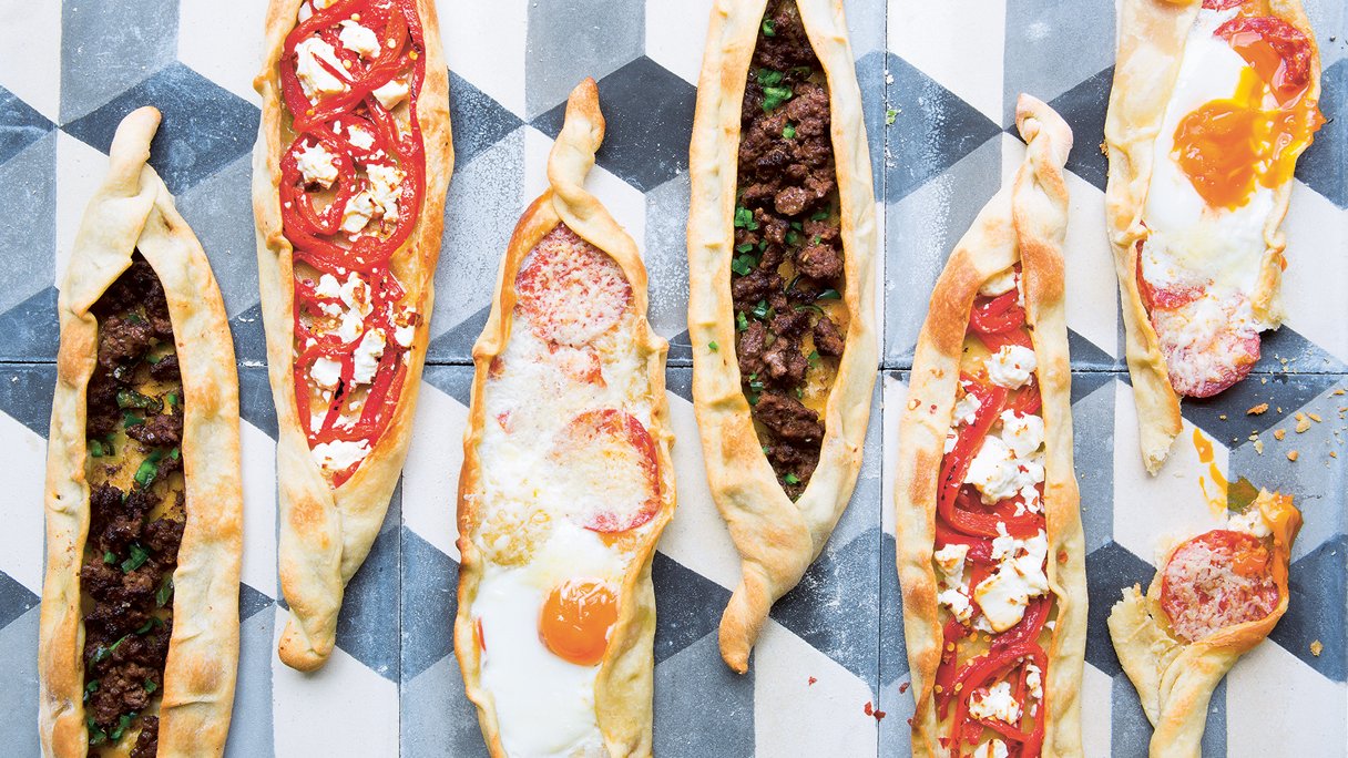 Pide met peperoni, kaas en ei | Gezondheidsnet