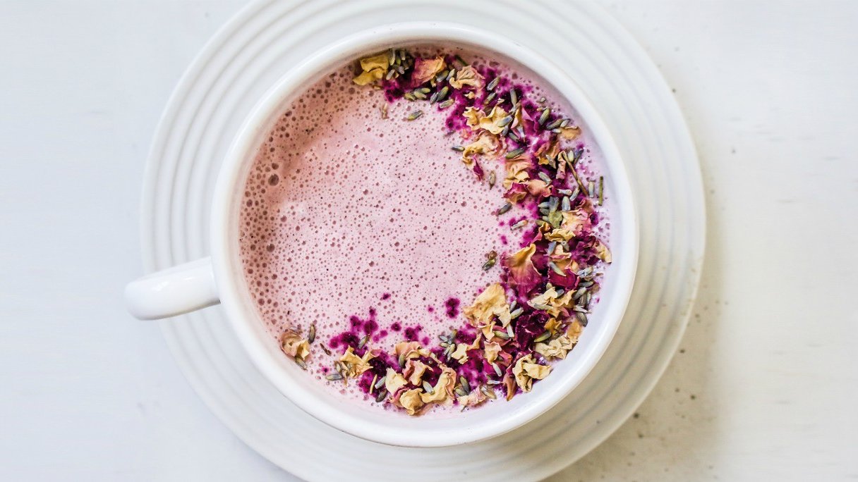 Pitaya-rozen moon milk | Gezondheidsnet