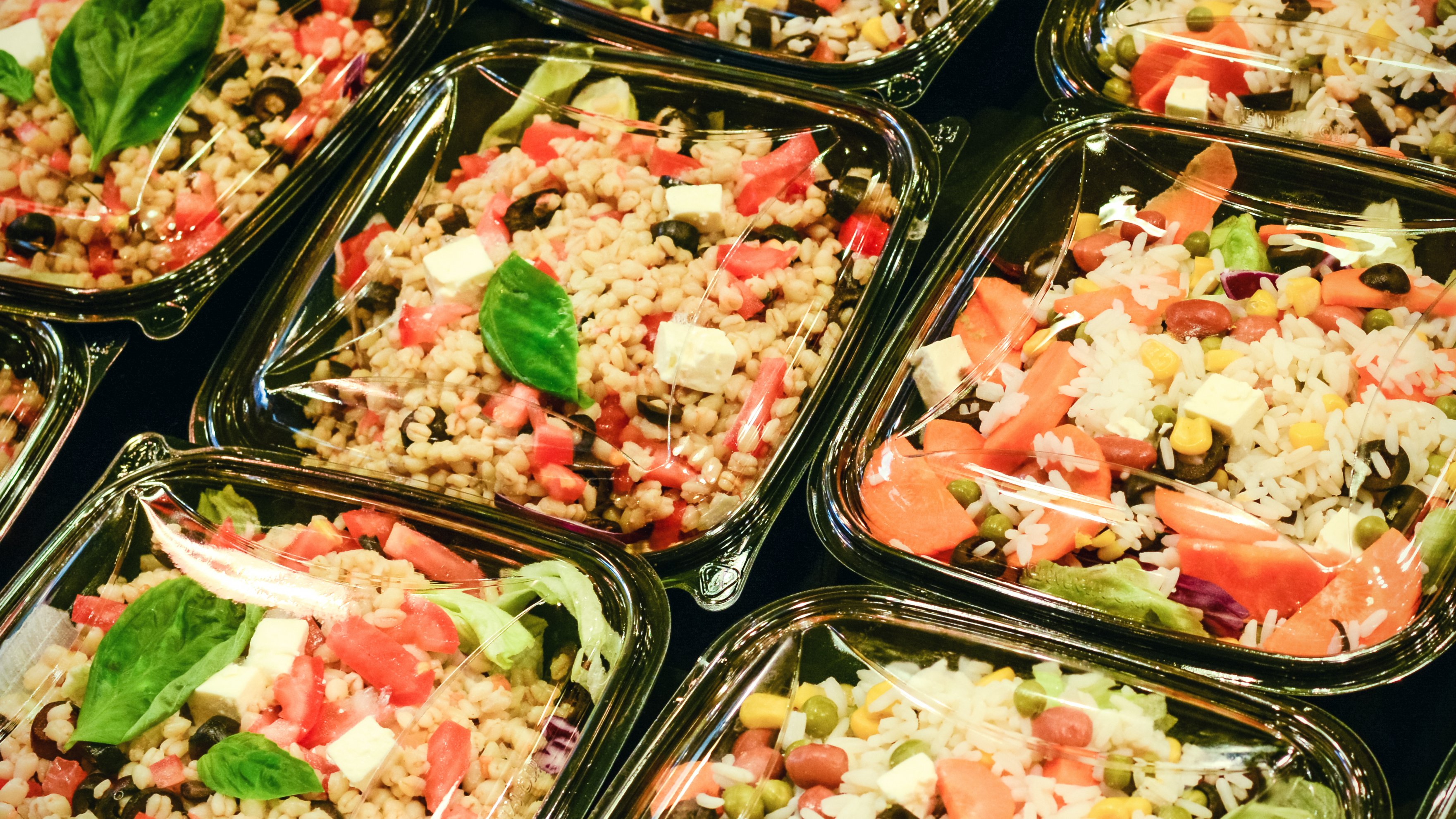 Tafeltje-dek-je maaltijden vaak ongezond | Gezondheidsnet